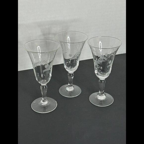 Other | Vintage Set Of 3 Laurel Wreath Etched Fluted Cordial Glasses ...